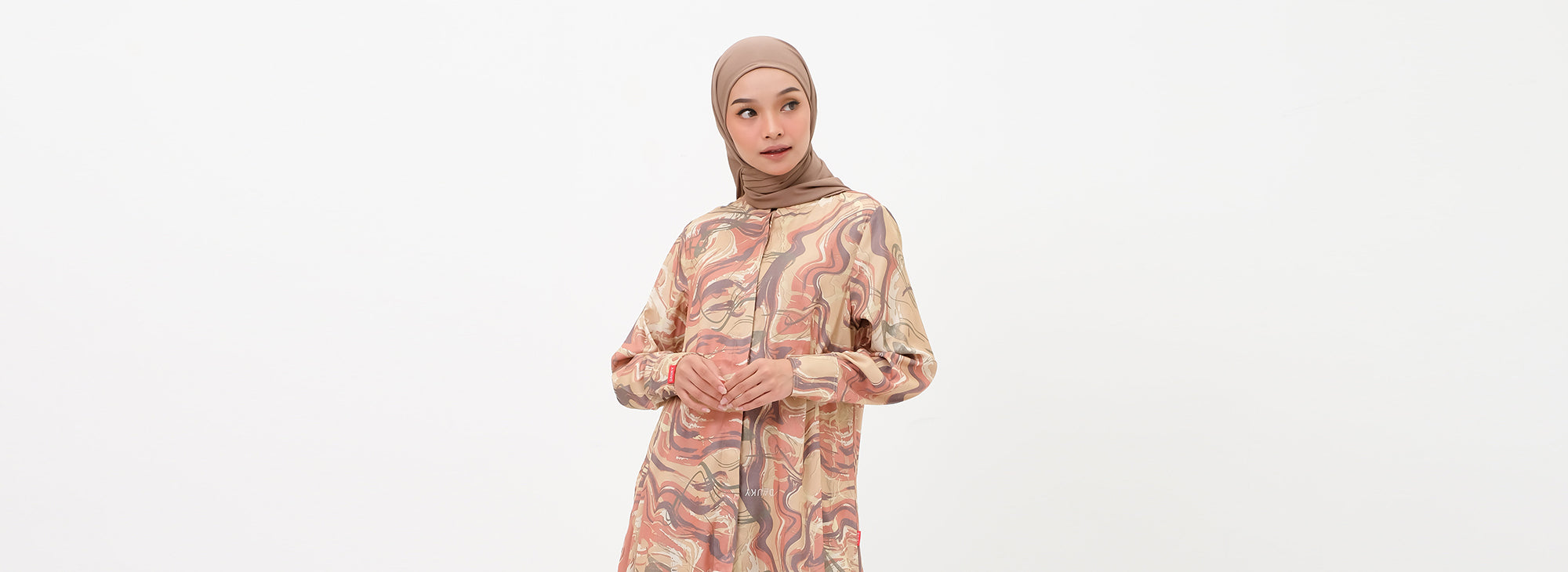 Siap Jadi Pusat Perhatian? Simak Inspirasi Outfit Halal Bihalal yang S