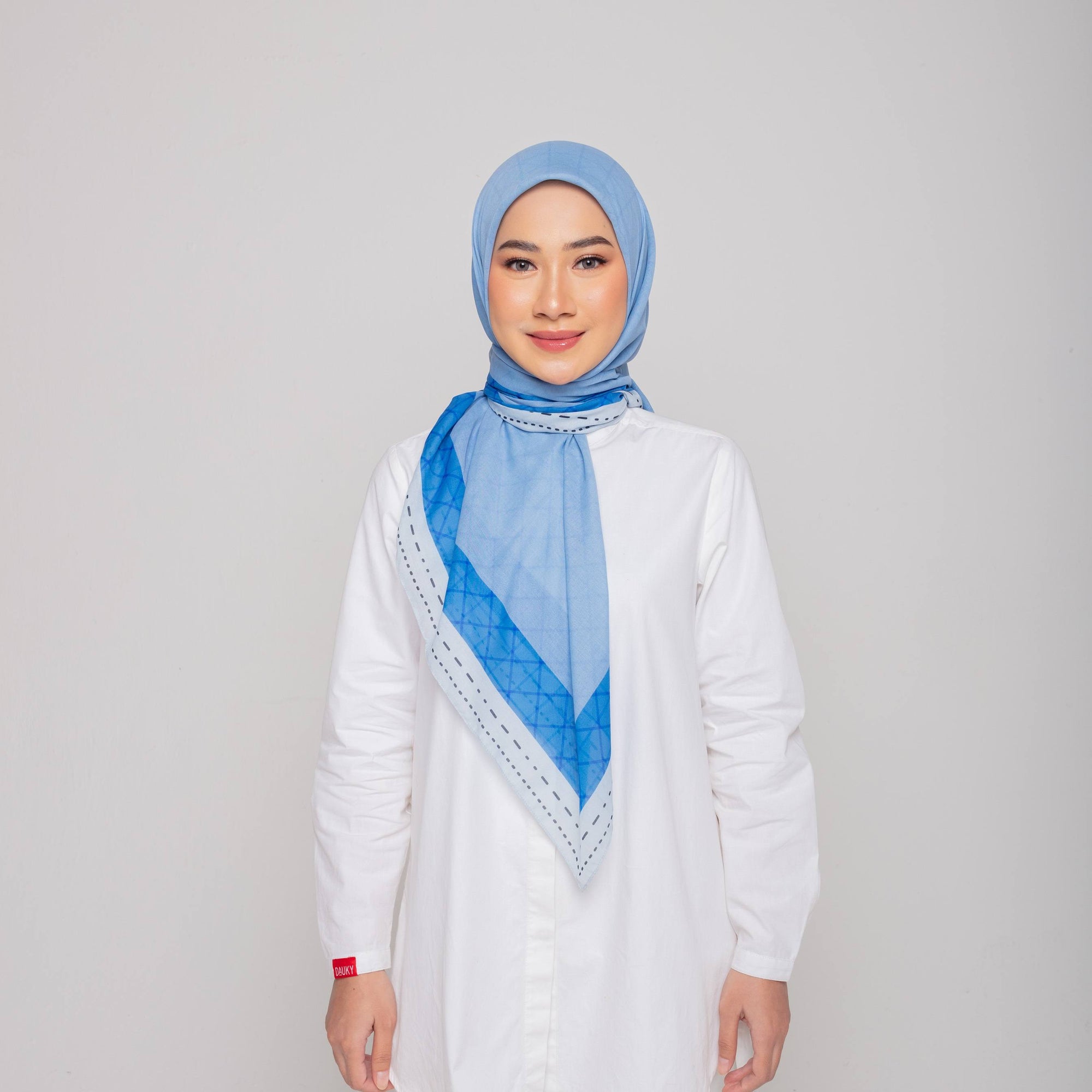 Line Border Scarf - Voal Lembut dengan Motif Geometric Estetik | Dauky