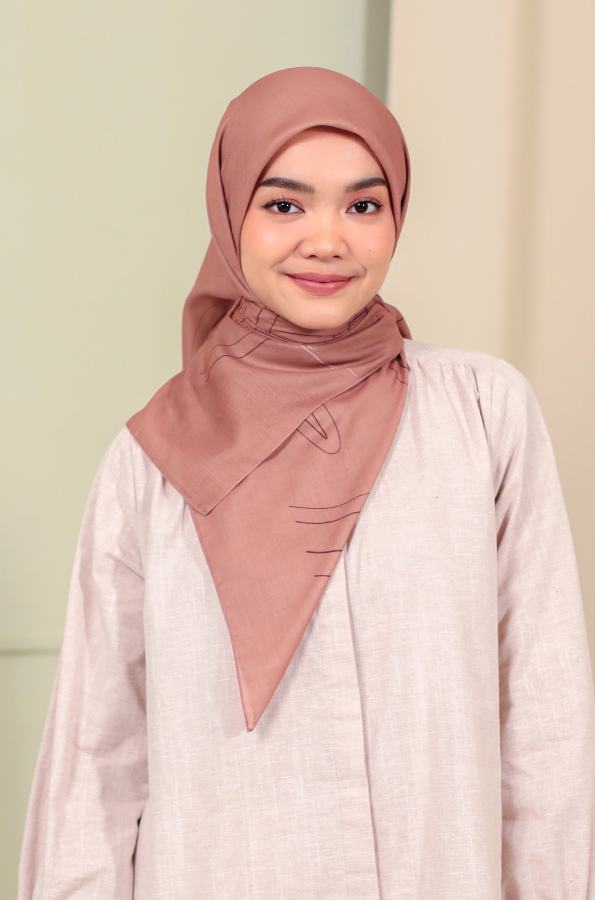 Line Work Scarf - Elegan dan Minimalis untuk Setiap Kesempatan | Dauky ...