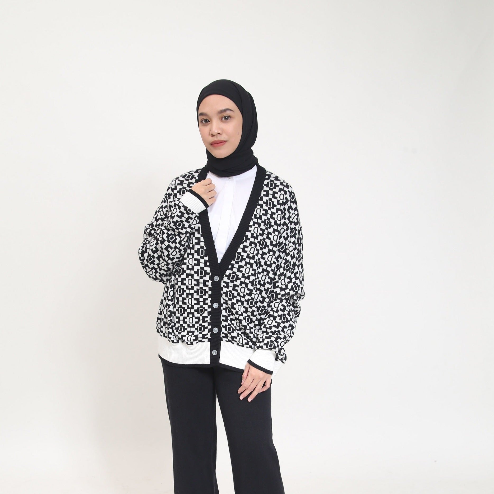 Dauky Cardi Knit Monogram - Cardigan Cotton Knit Oversize dengan Frills ...